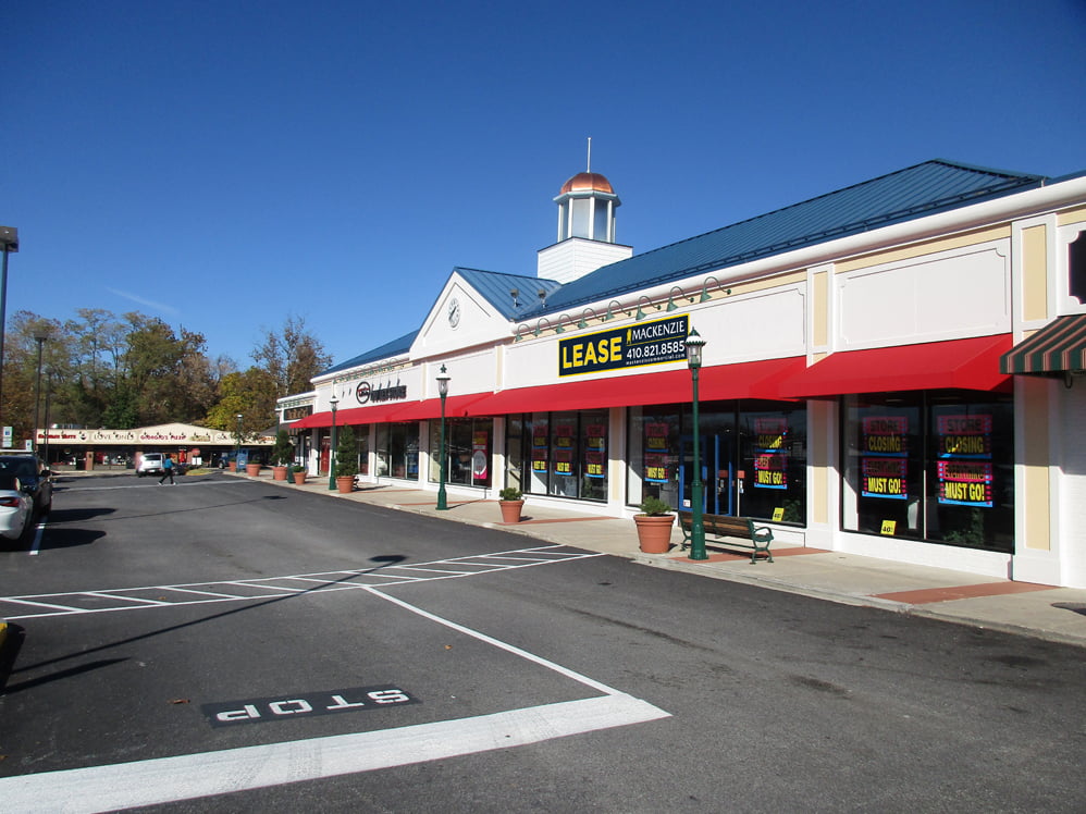 Scott's Corner Shopping Center | MacKenzie Commercial Real Estate